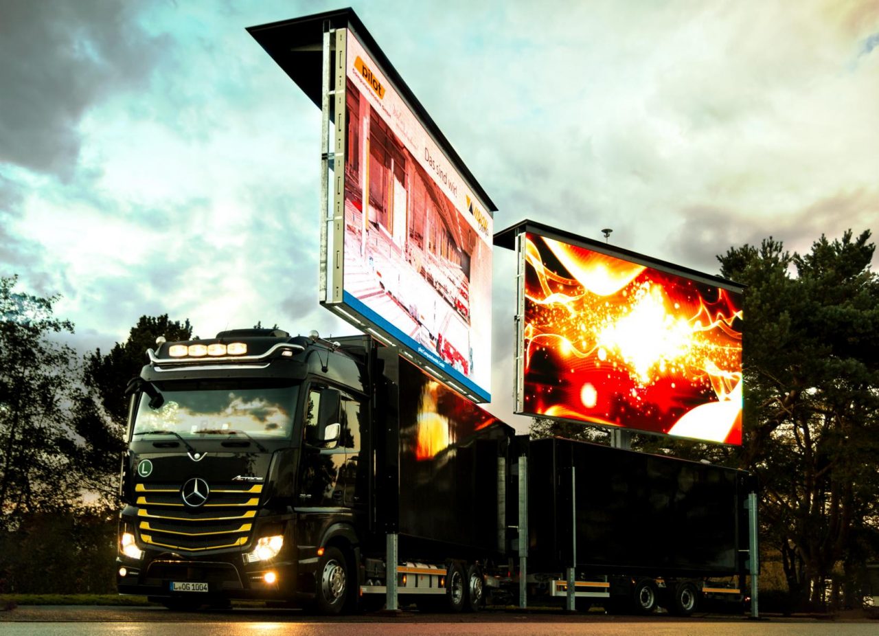 LED Container 31m² - 7,36m x 4,16m LED Screen mieten - Logando